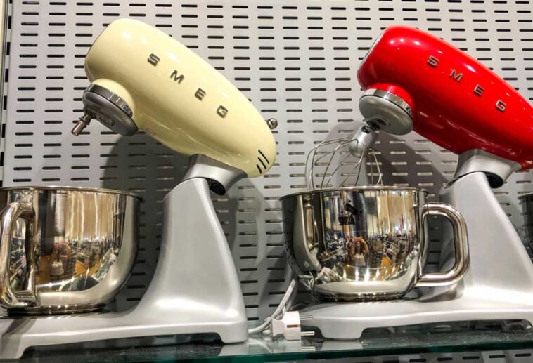 KitchenAid Mixer vs SMEG - Shiny Modern